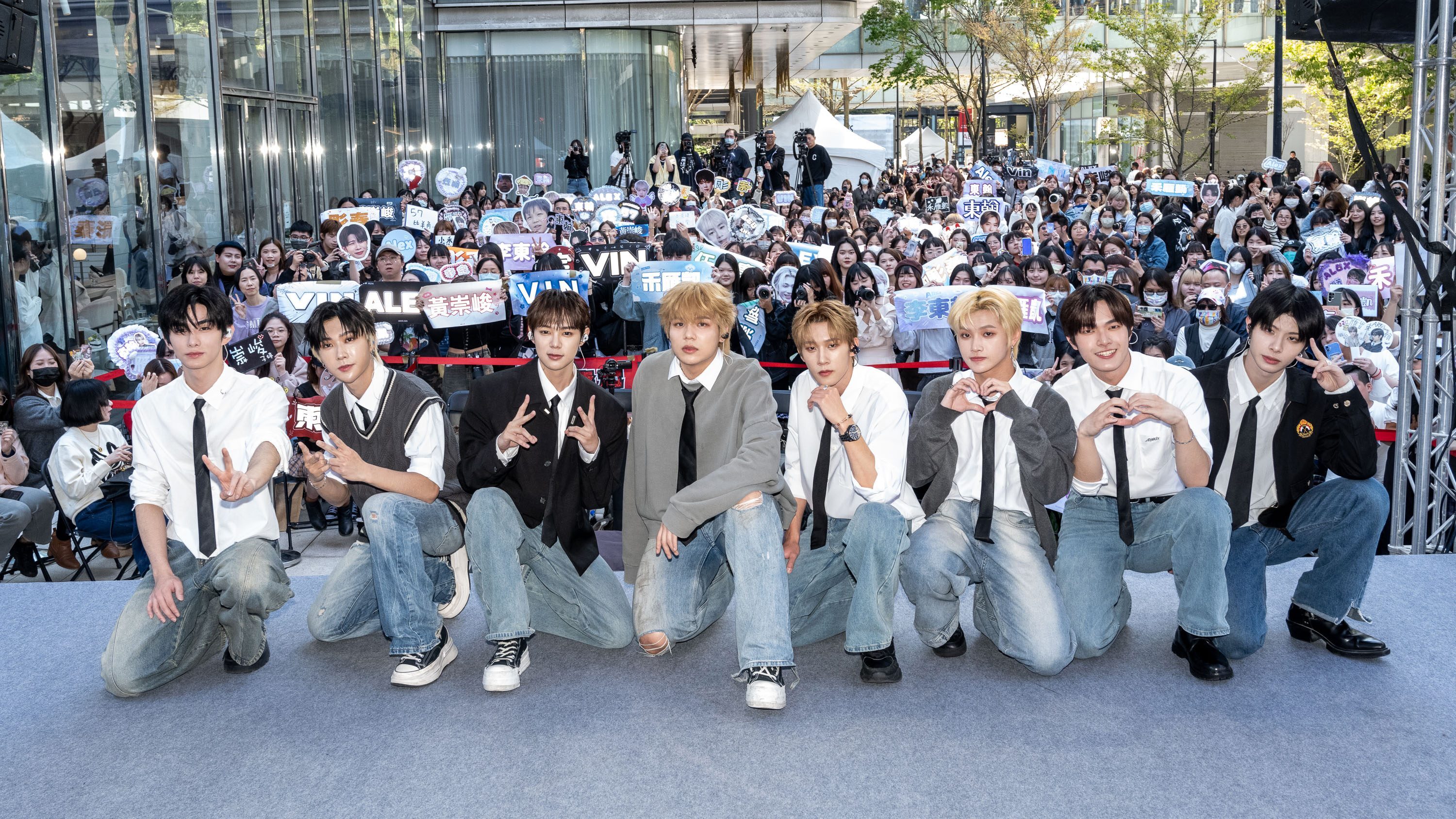 「最Pro男團」ARKis人氣爆棚！「首張專輯簽唱會」台北登場嗨爆信義區 - 文章 - Dream & Hunter - 獎金獵人